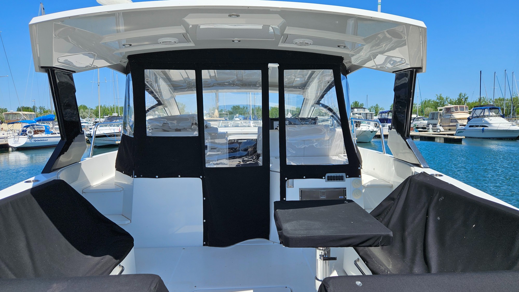 2017 Cruisers Yachts 390 Express Coupe Used Express Cruiser Boat for ...
