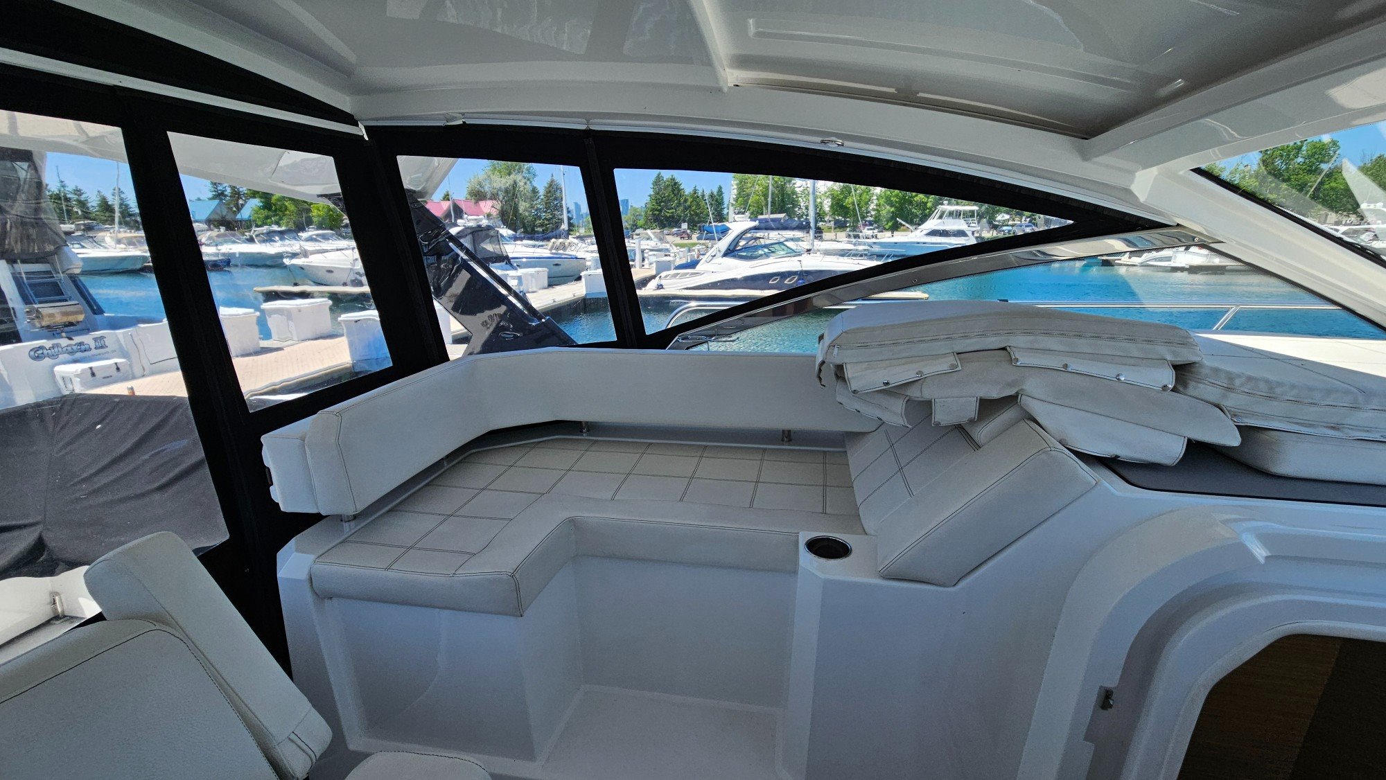 2017 Cruisers Yachts 390 Express Coupe Used Express Cruiser Boat for ...