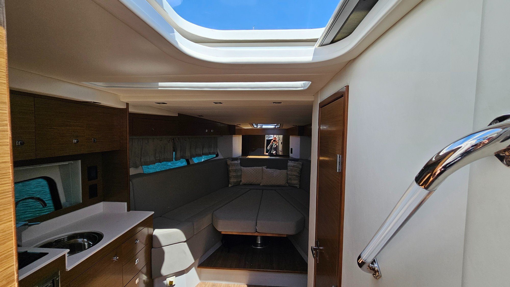 2017 Cruisers Yachts 390 Express Coupe Used Express Cruiser Boat for ...