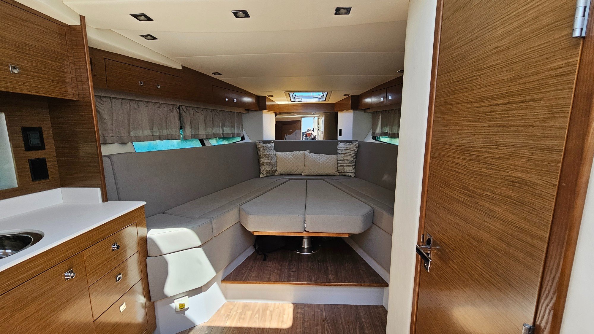 2017 Cruisers Yachts 390 Express Coupe Used Express Cruiser Boat for ...